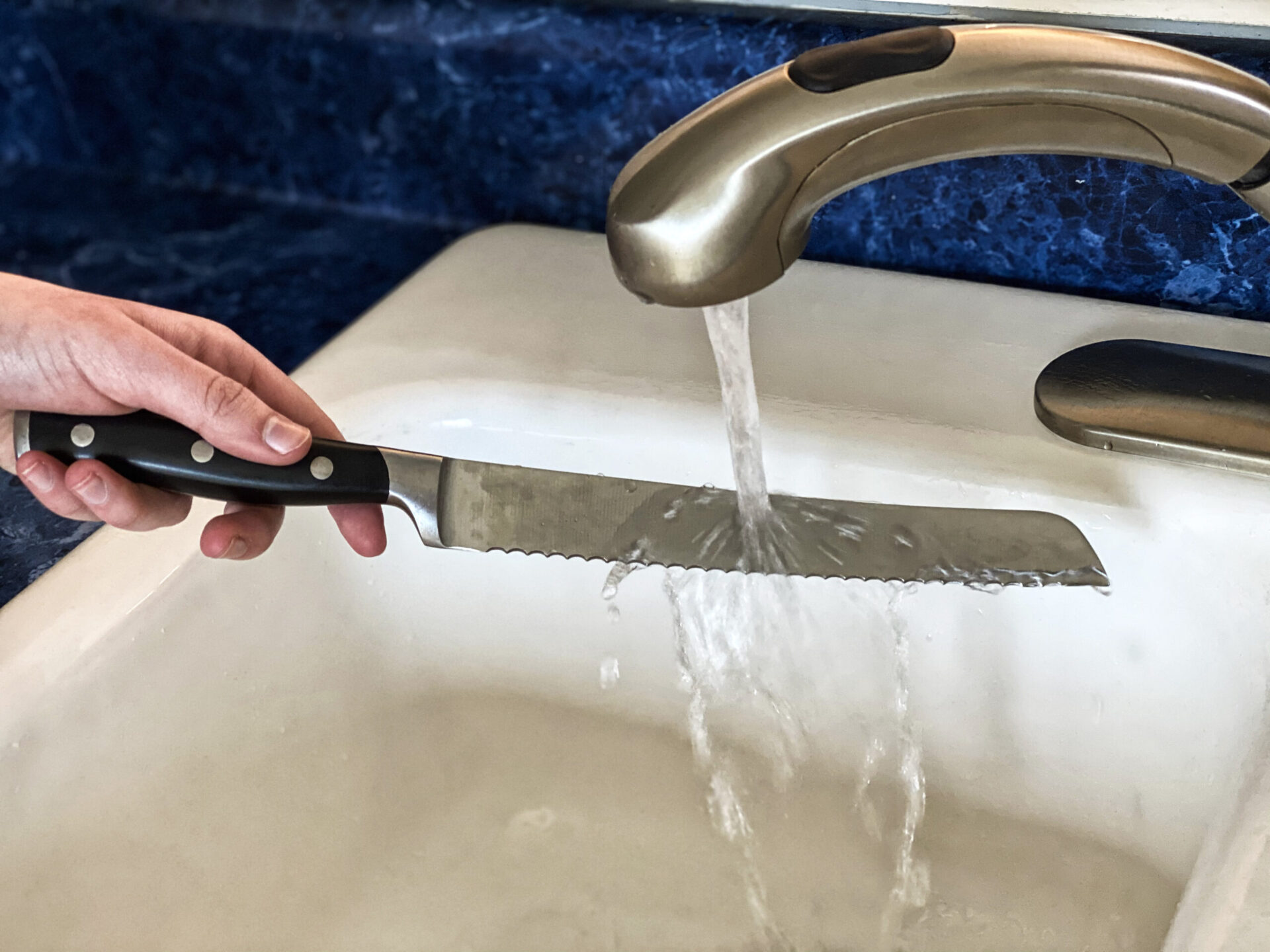 Tips for Properly Cutting and Serving an Ice Cream Cake